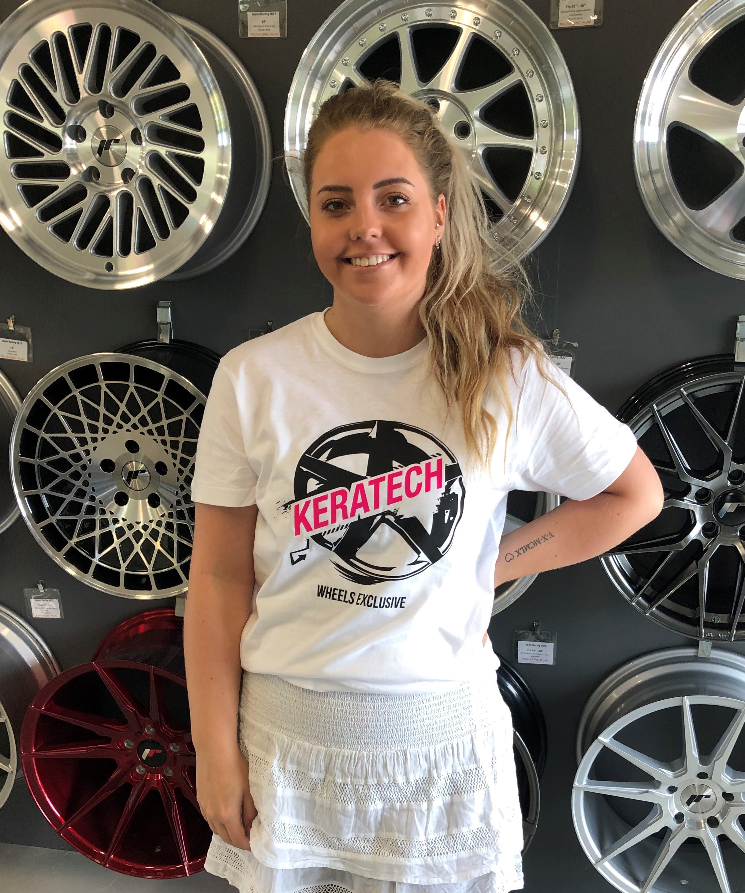 Keratech Wheels - T-Shirt hvid med sort tryk (L) - Keratech.dk